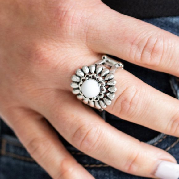 paparazzi | Jewelry | Poppy Pep White Ring | Poshmark